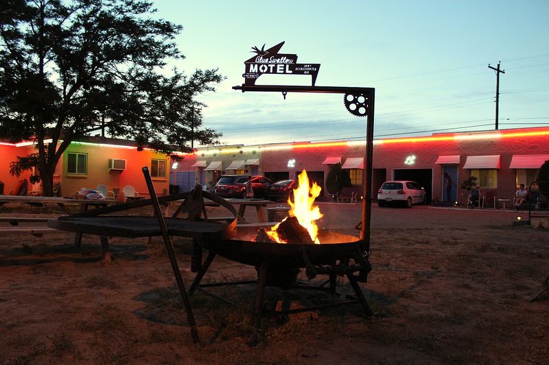A neon-drenched New Mexico motel that takes you back to the golden age ...