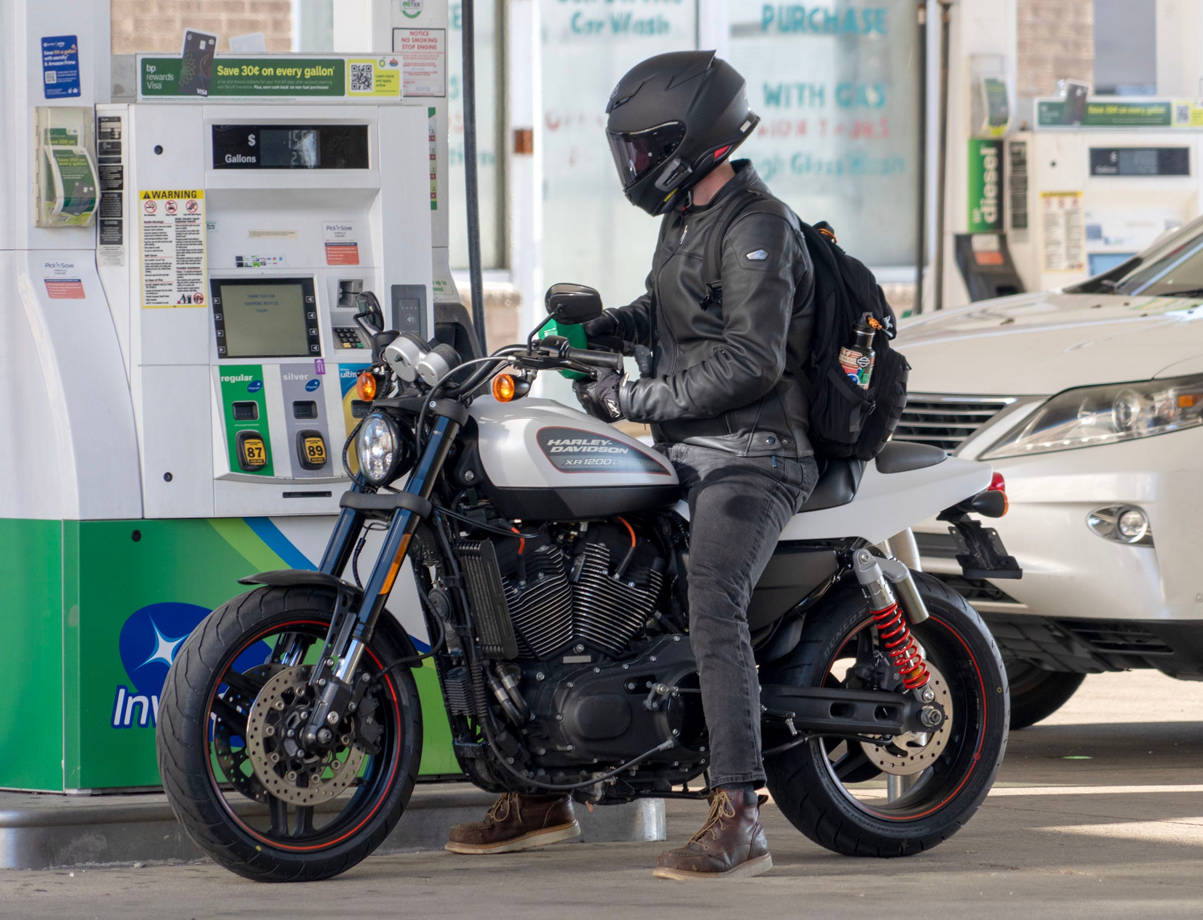Wisconsin gas prices continue rise as diesel hits another record high