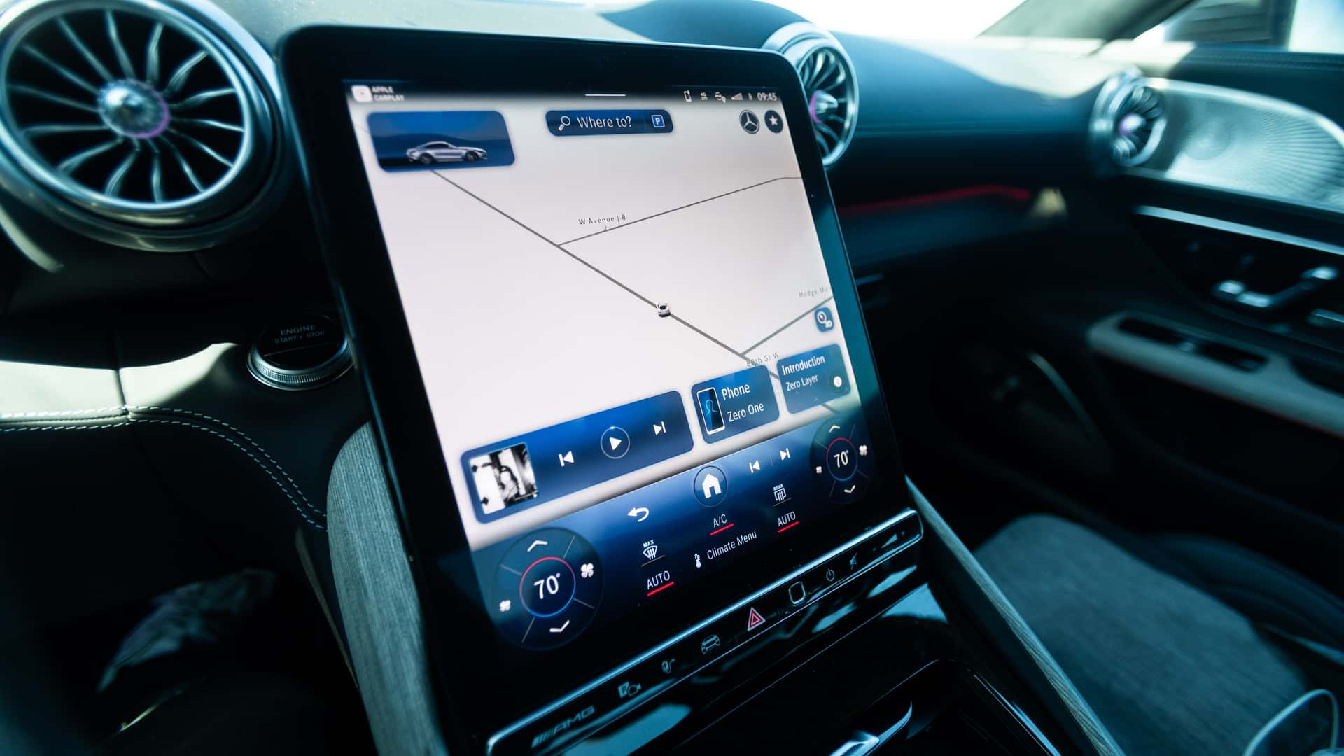 Mercedes recalls 144,000 cars for blank screens