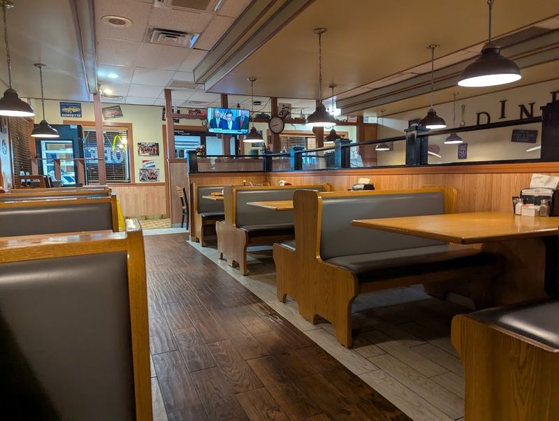 Locals keep coming back to this cozy Missouri diner for comfort food ...