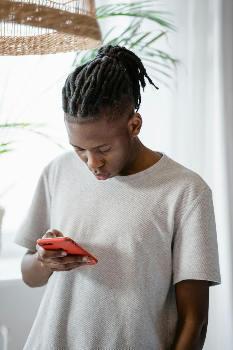 If a man starts doing these 13 things, it’s a sign he’s fallen out of ...