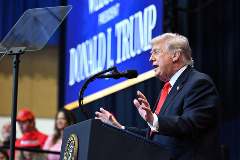 Trump loses temper and screams 'turn up the mic' as he is drowned out ...