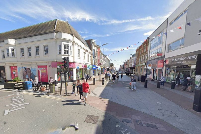 Southend knife fight sees 30 youths brawling as police issue dispersal ...