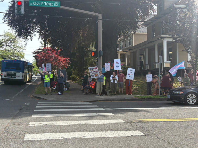 SE Portland neighbors hold May Day demonstration focused on workers ...