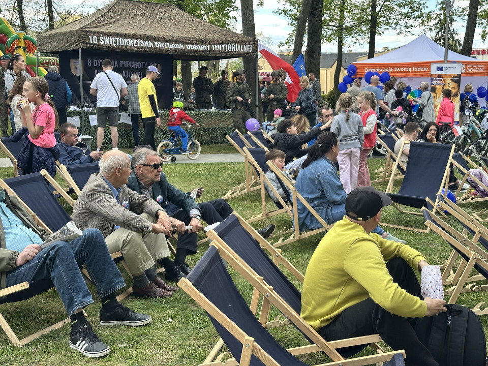 Piknik rodzinny z okazji 22 lat Polski w Unii Europejskiej przed ...
