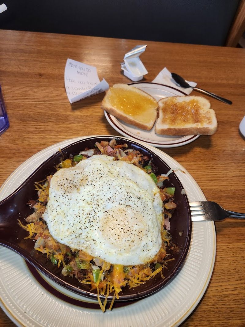 Locals keep coming back to this cozy Missouri diner for comfort food ...