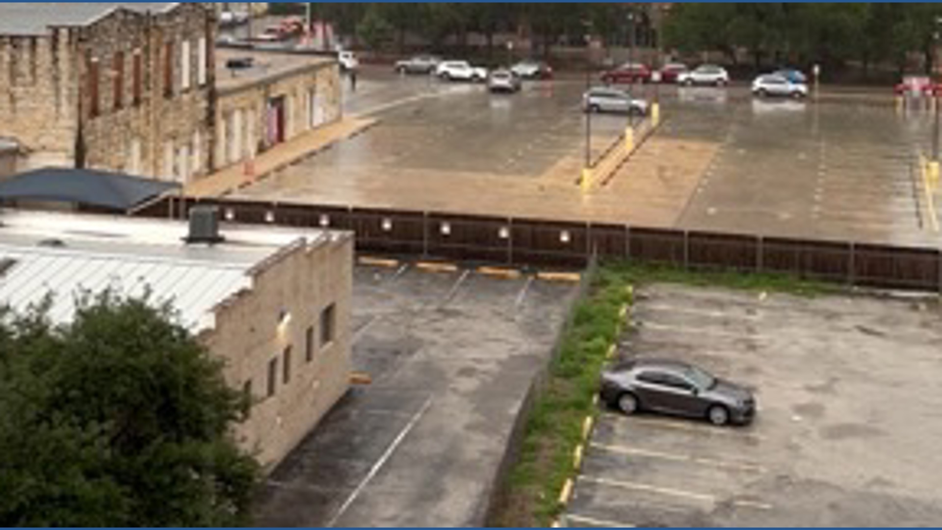 Rainy morning for downtown San Antonio