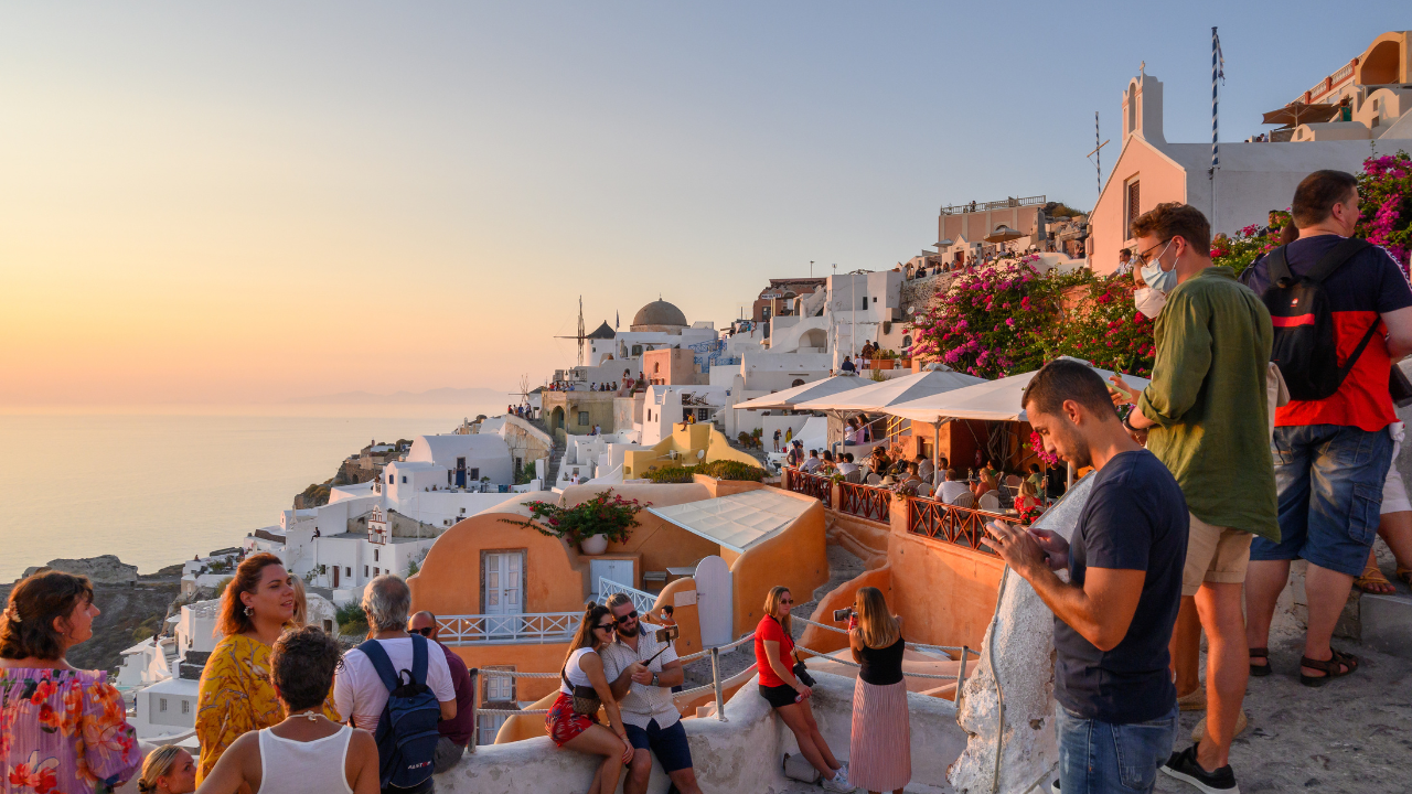 15 popular destinations that look different in person than in photos