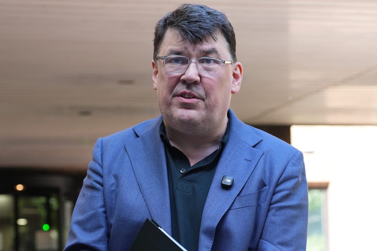 Linehan attacks police and Labour after court clears him