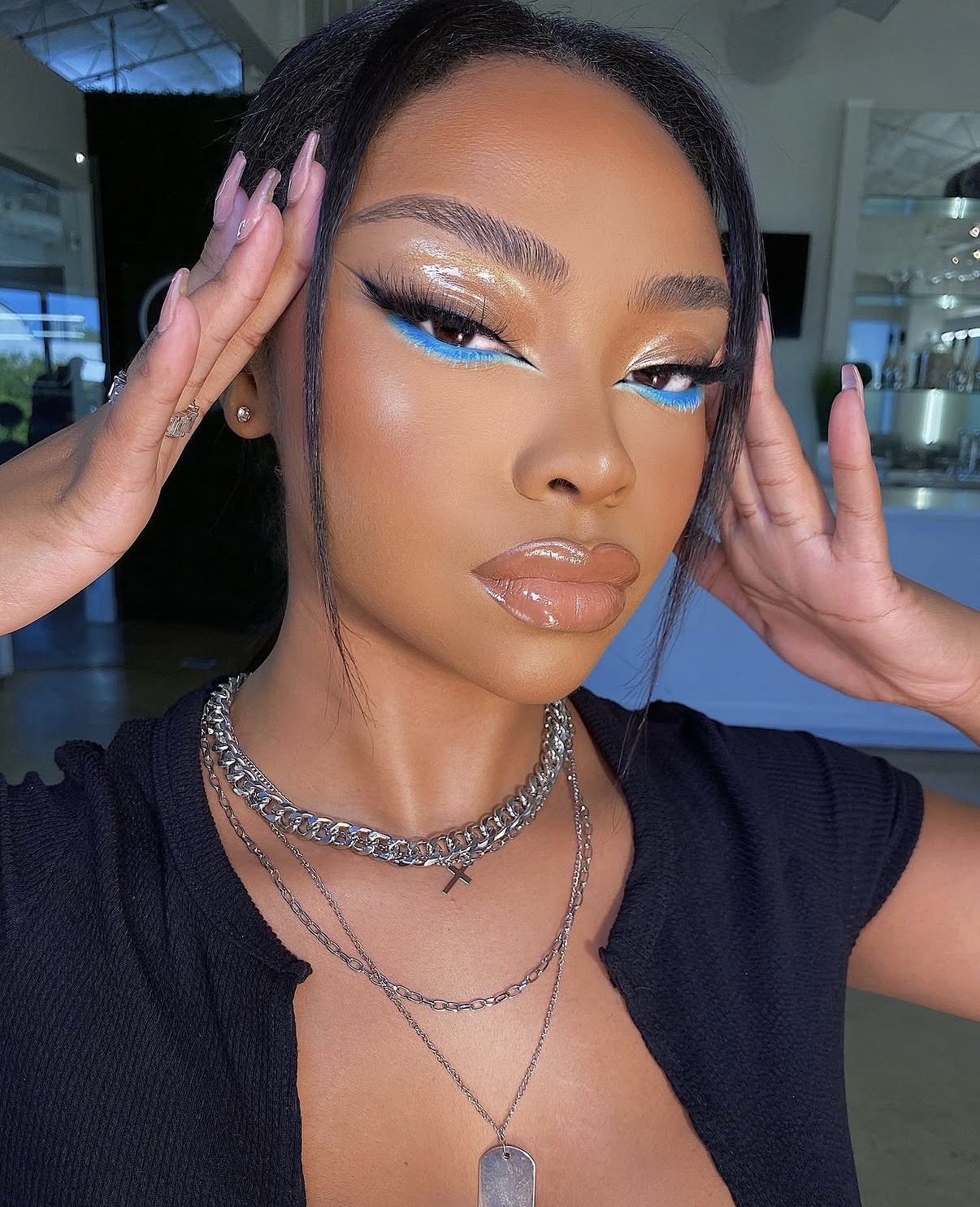 8 graphic eyeliner looks to try now that bold makeup is back