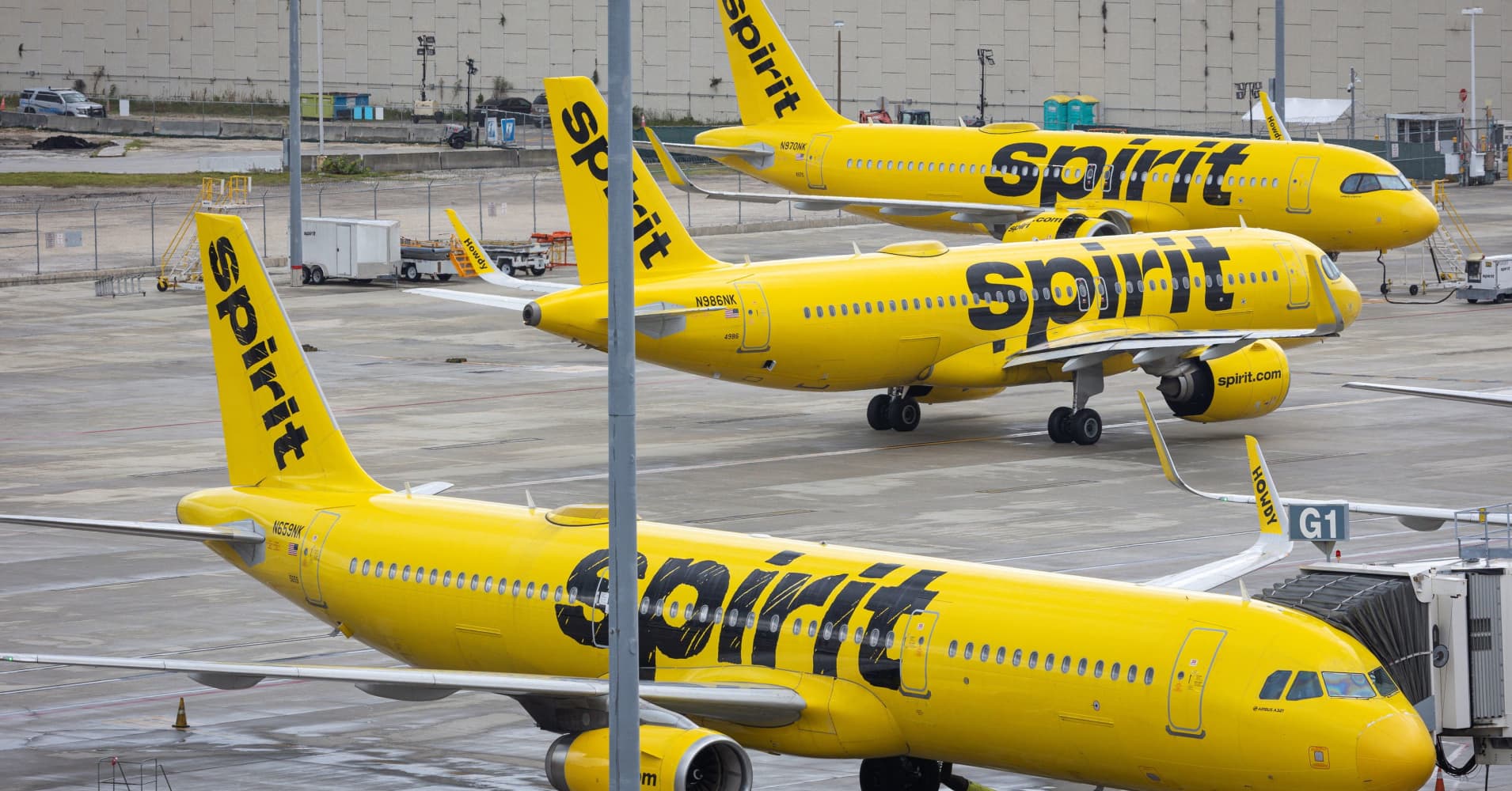 Spirit Airlines shuts down after failing to reach a bailout deal ...