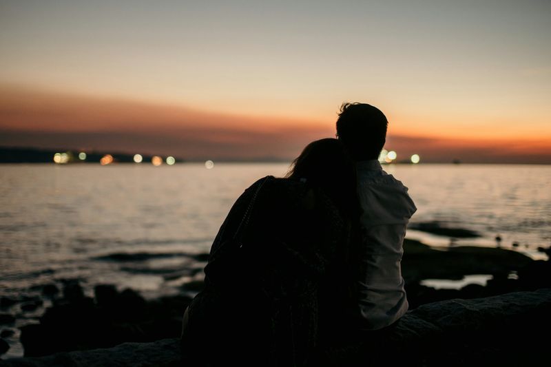 If a man starts doing these 13 things, it’s a sign he’s fallen out of ...