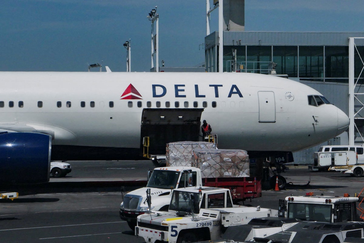 Delta jet aborts landing after near miss with American plane in Boston