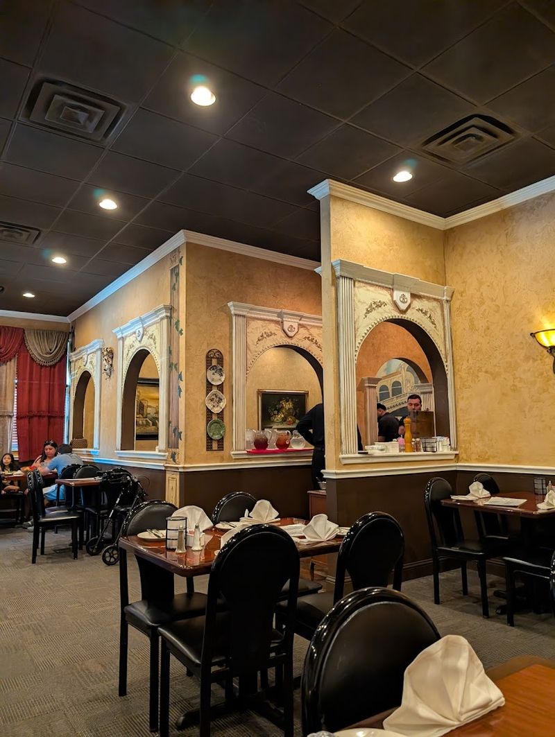 This old-school Italian restaurant in Texas feels like time stands still