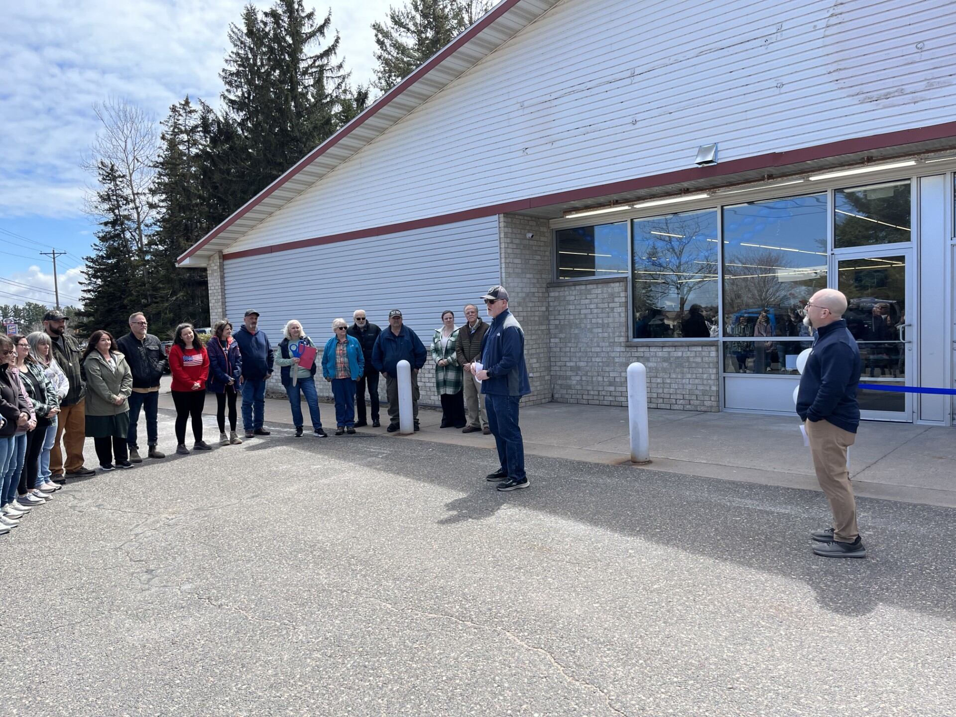Silver Creek Thrift celebrates ribbon-cutting ceremony