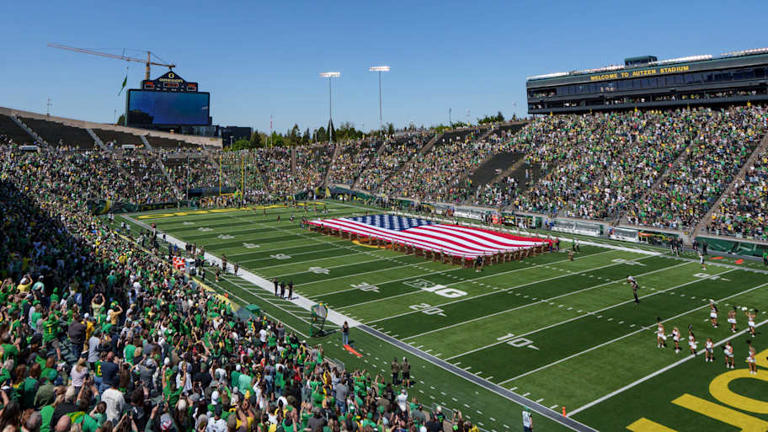 Oregon targeting four-star quarterback recruit out of Southern California
