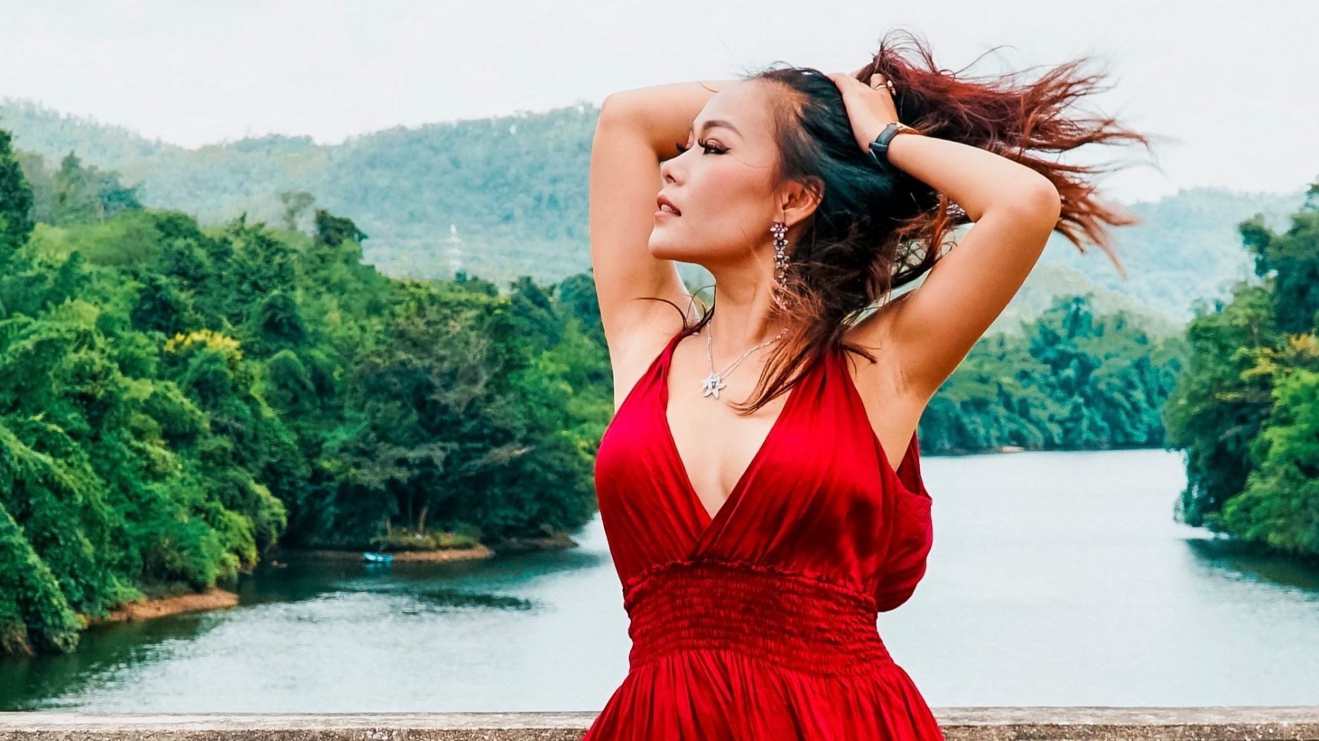 20 things women wear that men pretend not to notice