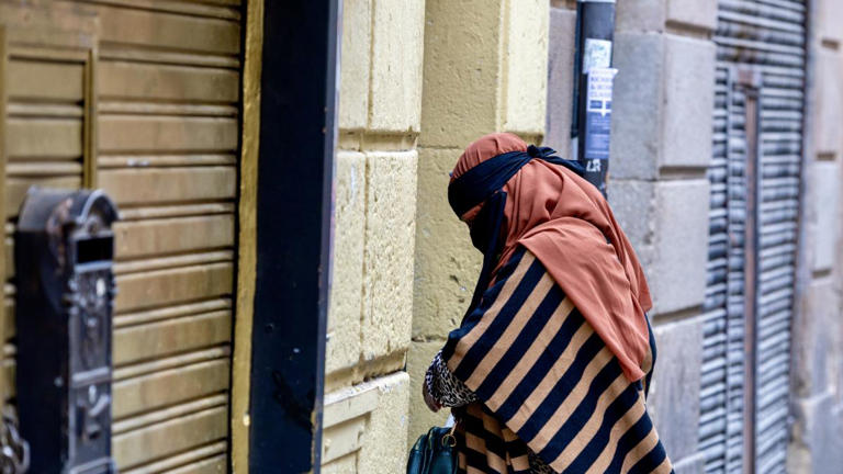 Burka, el turno de España
