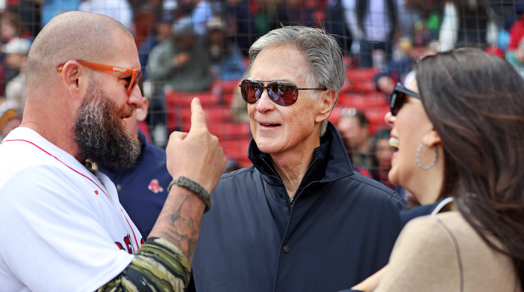 Plane circles Fenway Park for an hour towing banner imploring Red Sox ...