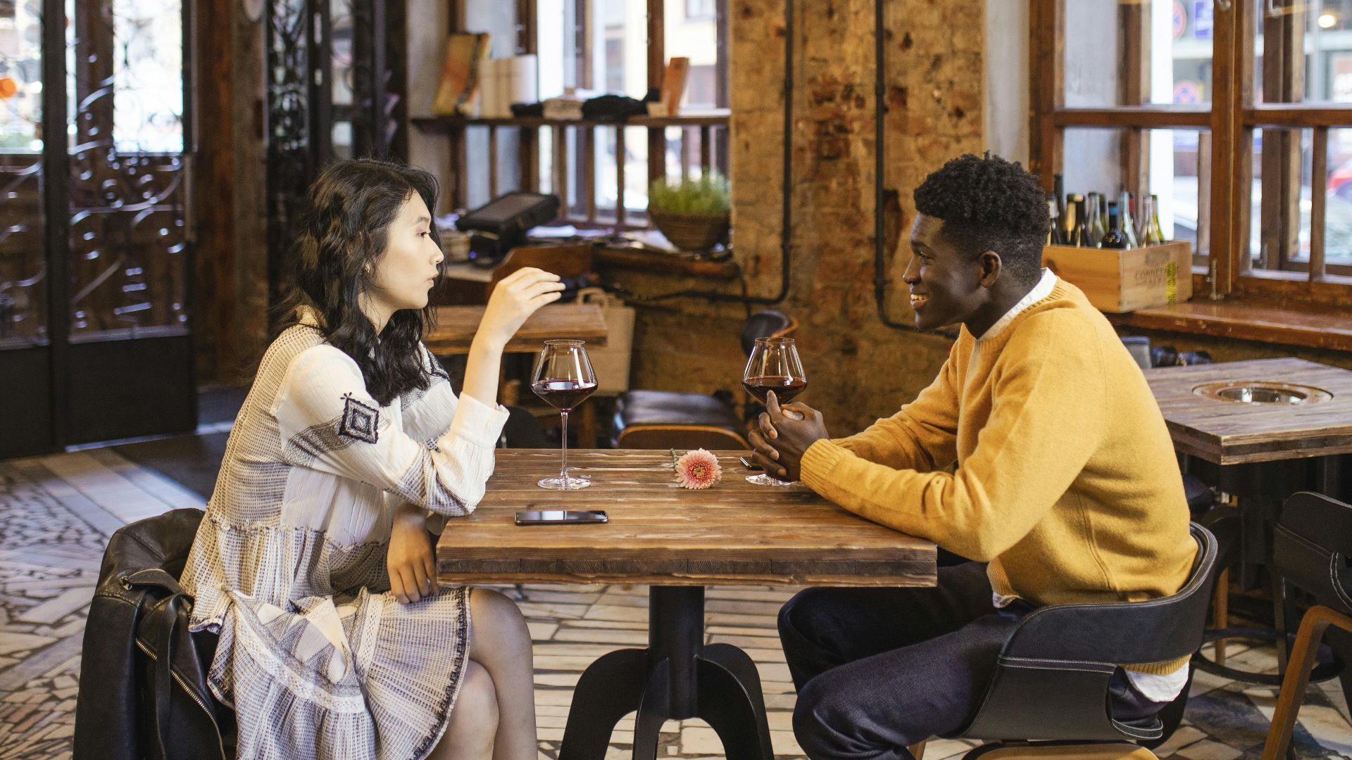 10 reasons men should always pay on first dates & 10 reasons women ...