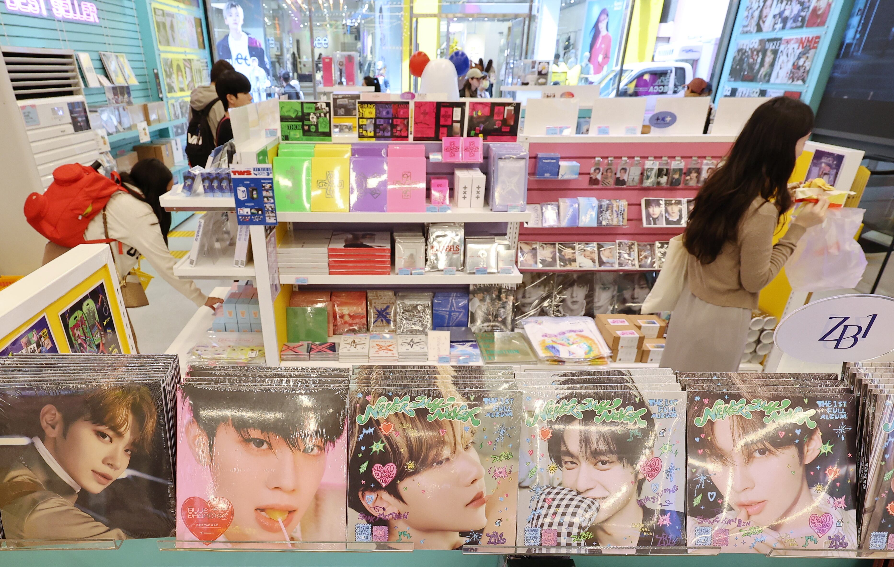 Korea welcomes 200,000 Chinese, Japanese tourists during golden holiday