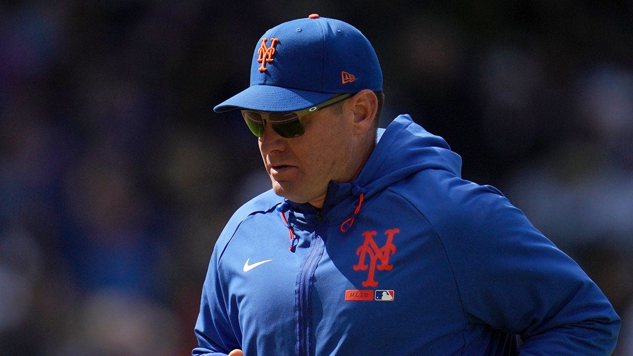 Mets broadcaster needles team after batter fails to break bat over his ...