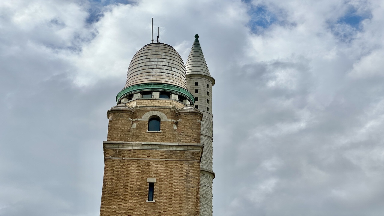 Climb inside a 179-foot St. Louis tower for free and see the whole old ...