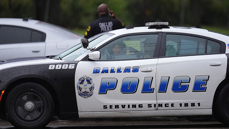 Dallas police sergeant gets 28 months for stolen gun sales