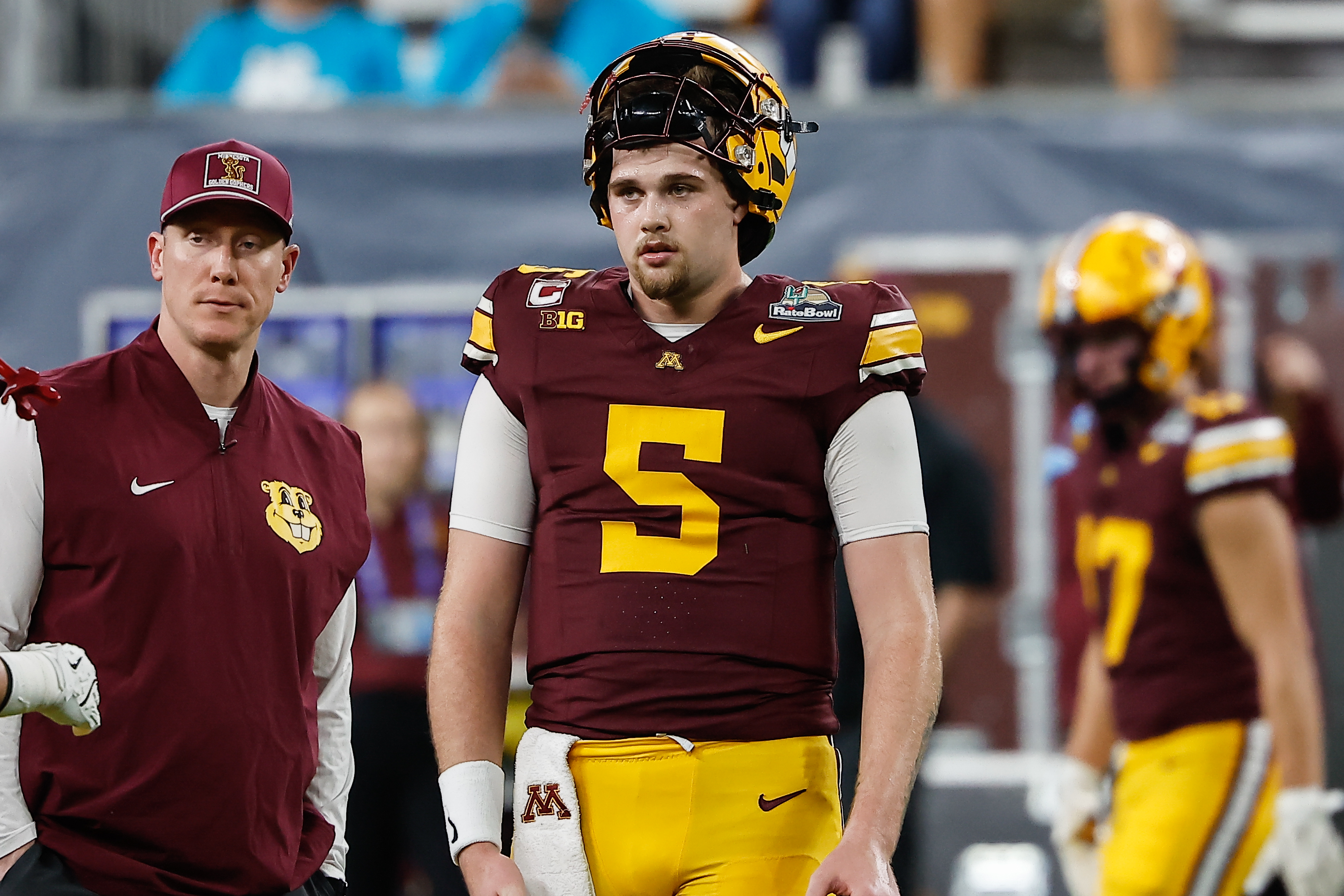 Minnesota QB Drake Lindsey arrested on fake ID, underage alcohol ...