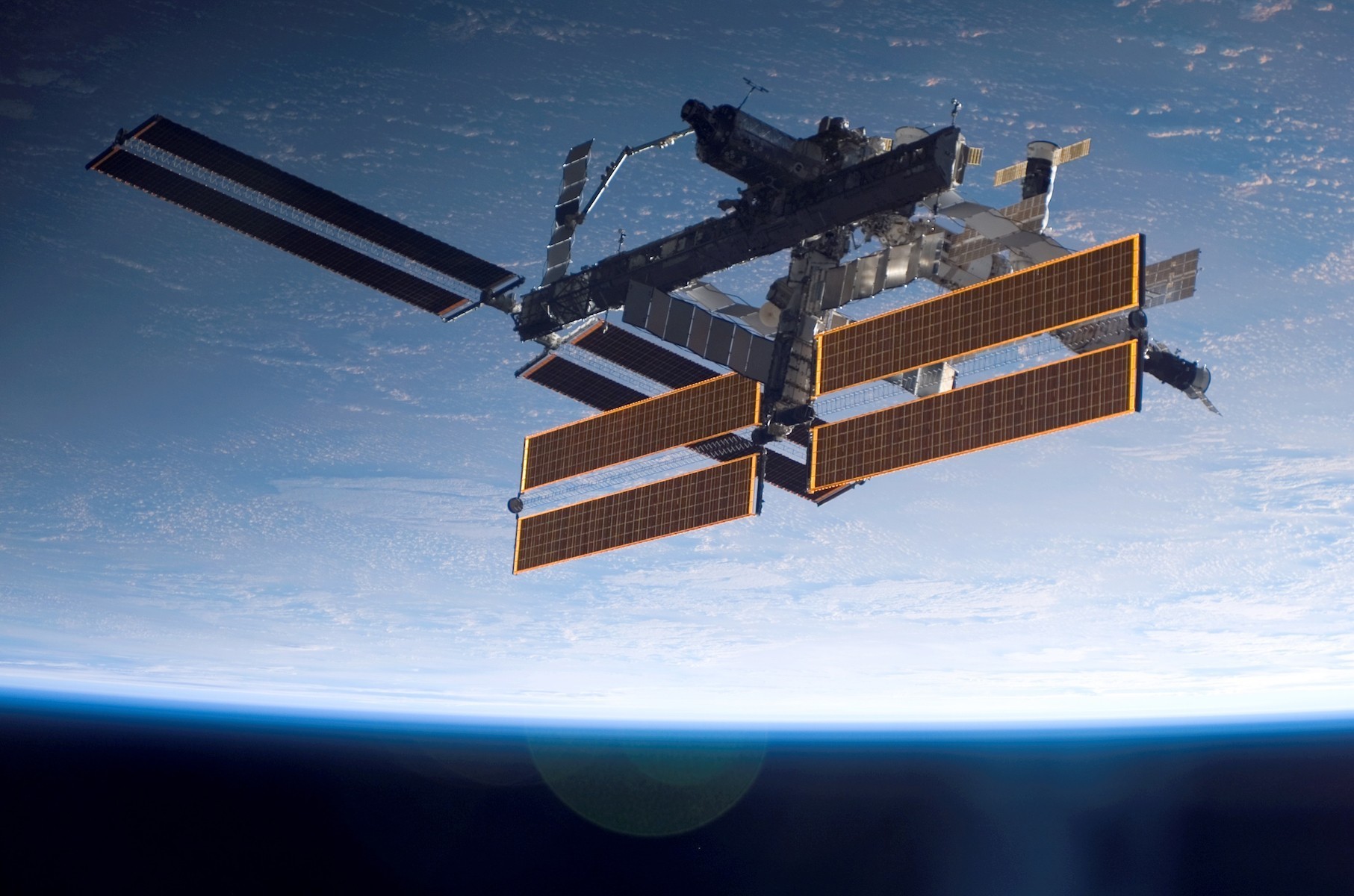 20 weird things that happen in space