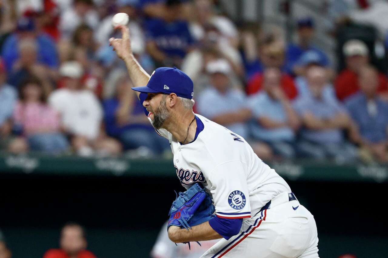 Rangers reliever Chris Martin throws another bullpen session, nears ...