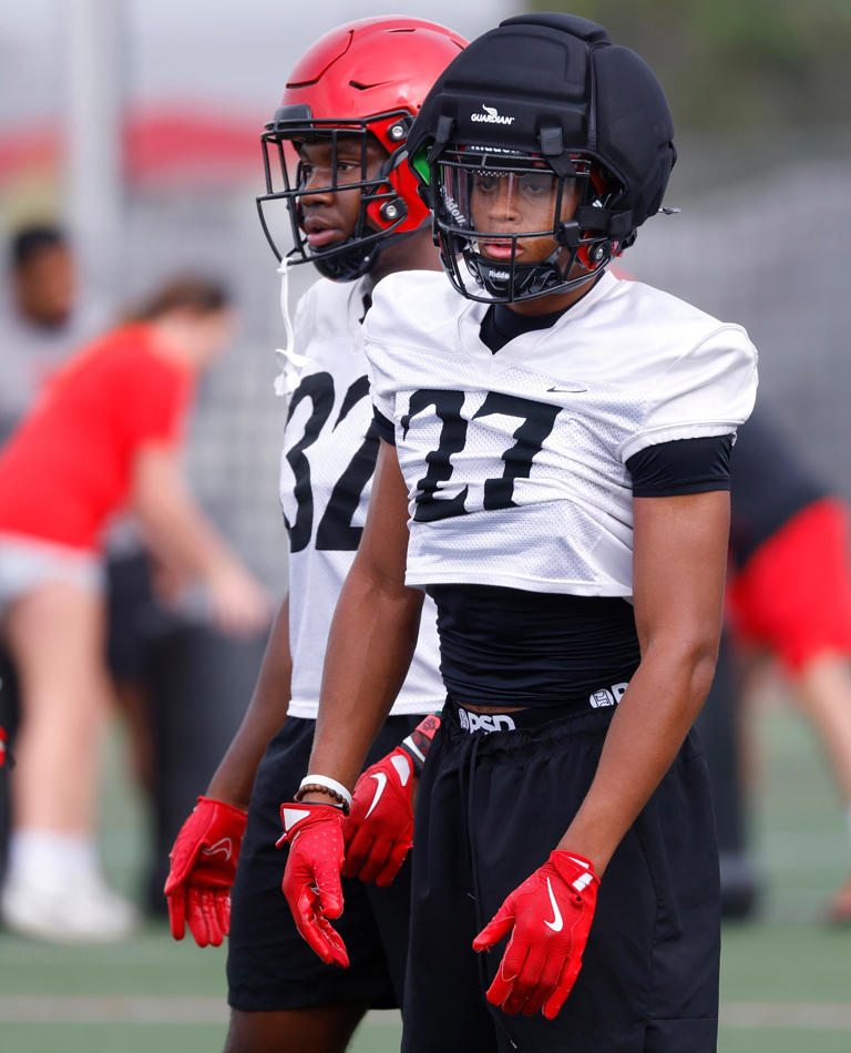 Aztecs DB Mike Lindsay has basketball bloodlines but out to make mark ...