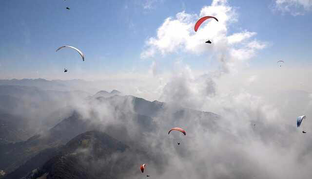 10 places to enjoy paragliding in India