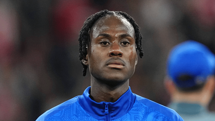 Alonso faces huge Chelsea decision as Romano confirms shock interest