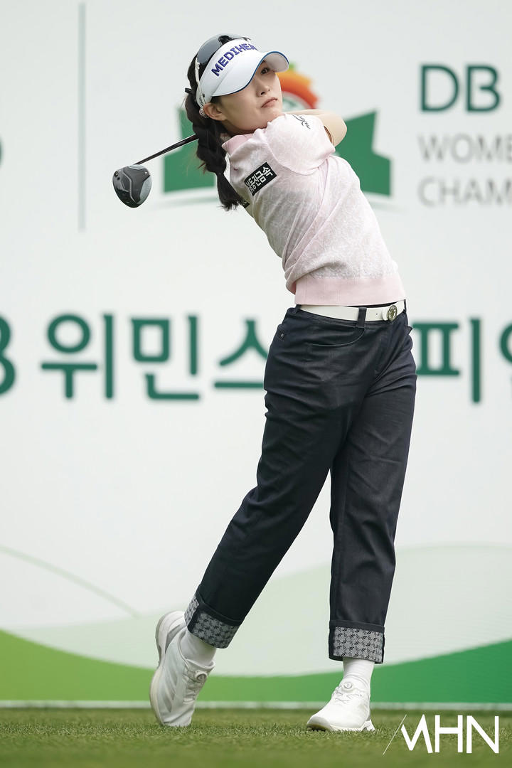 [mhn포토] 안지현, 실수 없는 완벽한 티샷