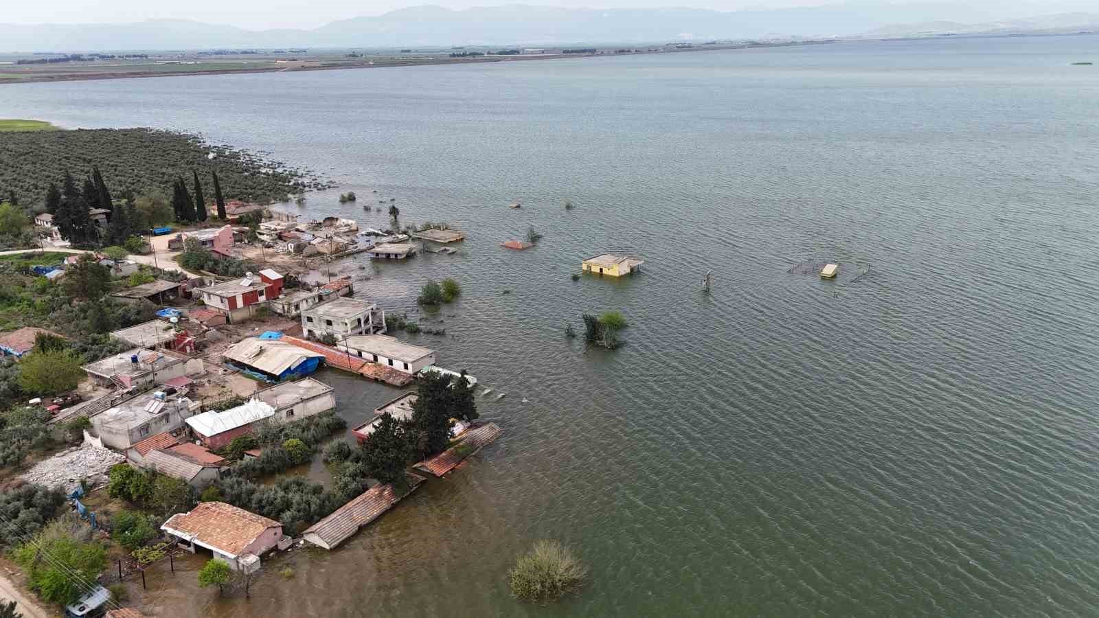 Baraj sınırları içerisindeki köyler aşırı yağışlarla sular içerisinde kaldı