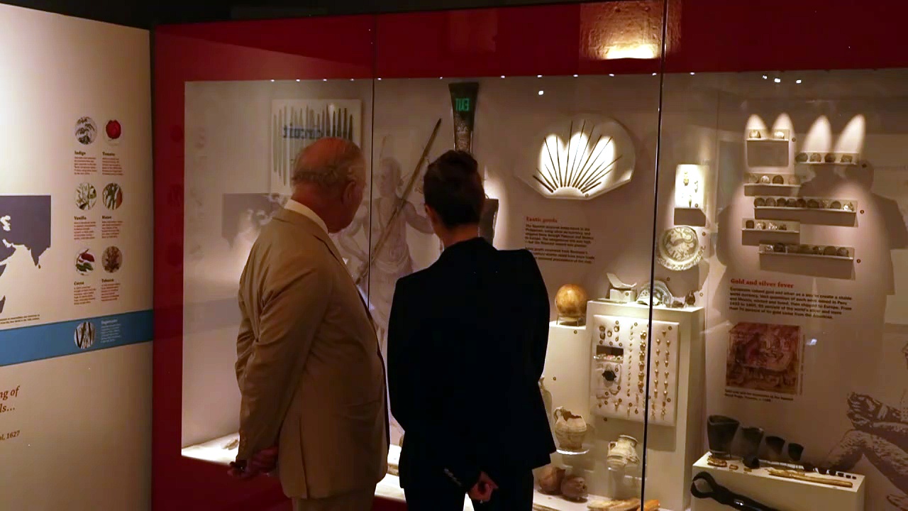 King shown slavery artefects at Bermuda museum