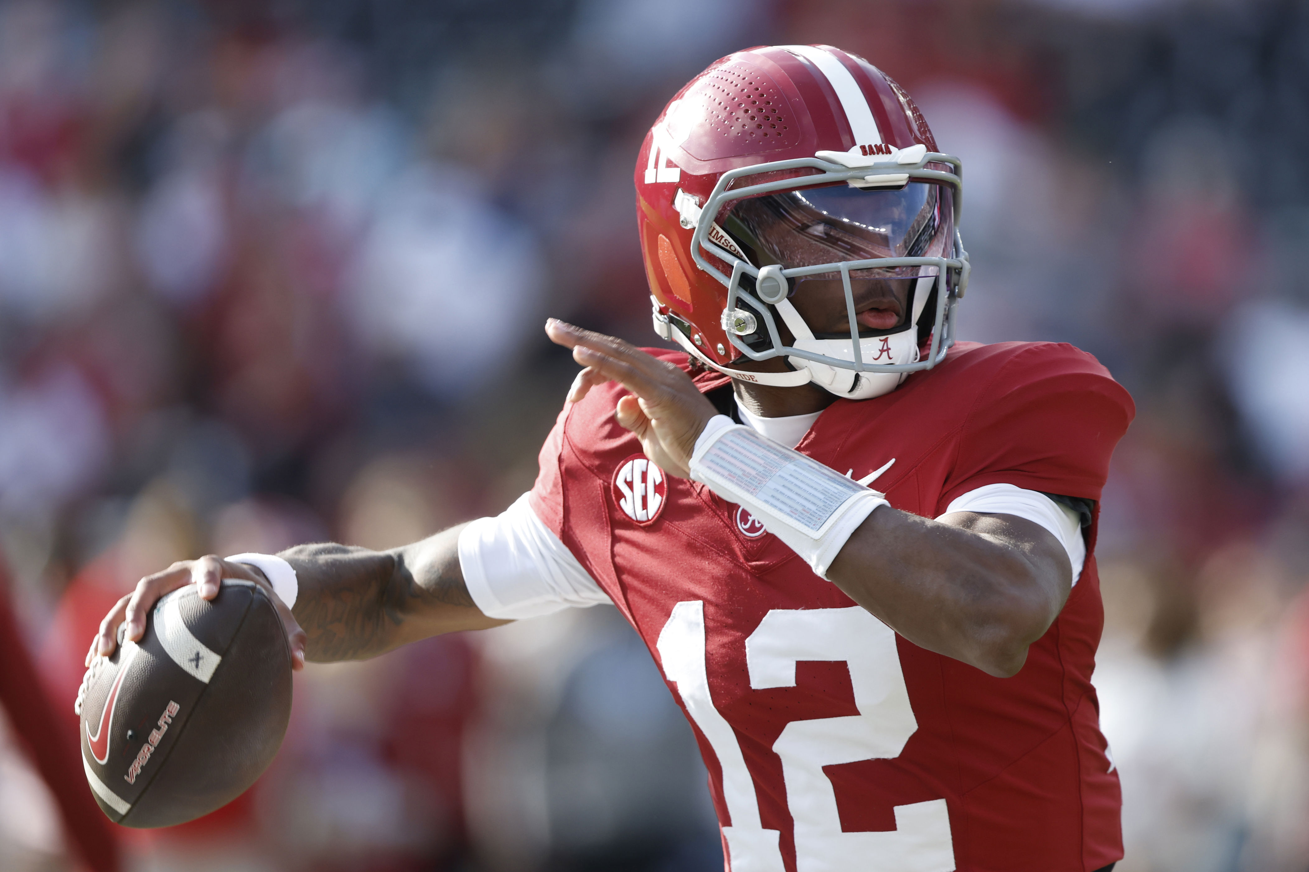 Former Alabama All-American makes surprising call in heated QB battle