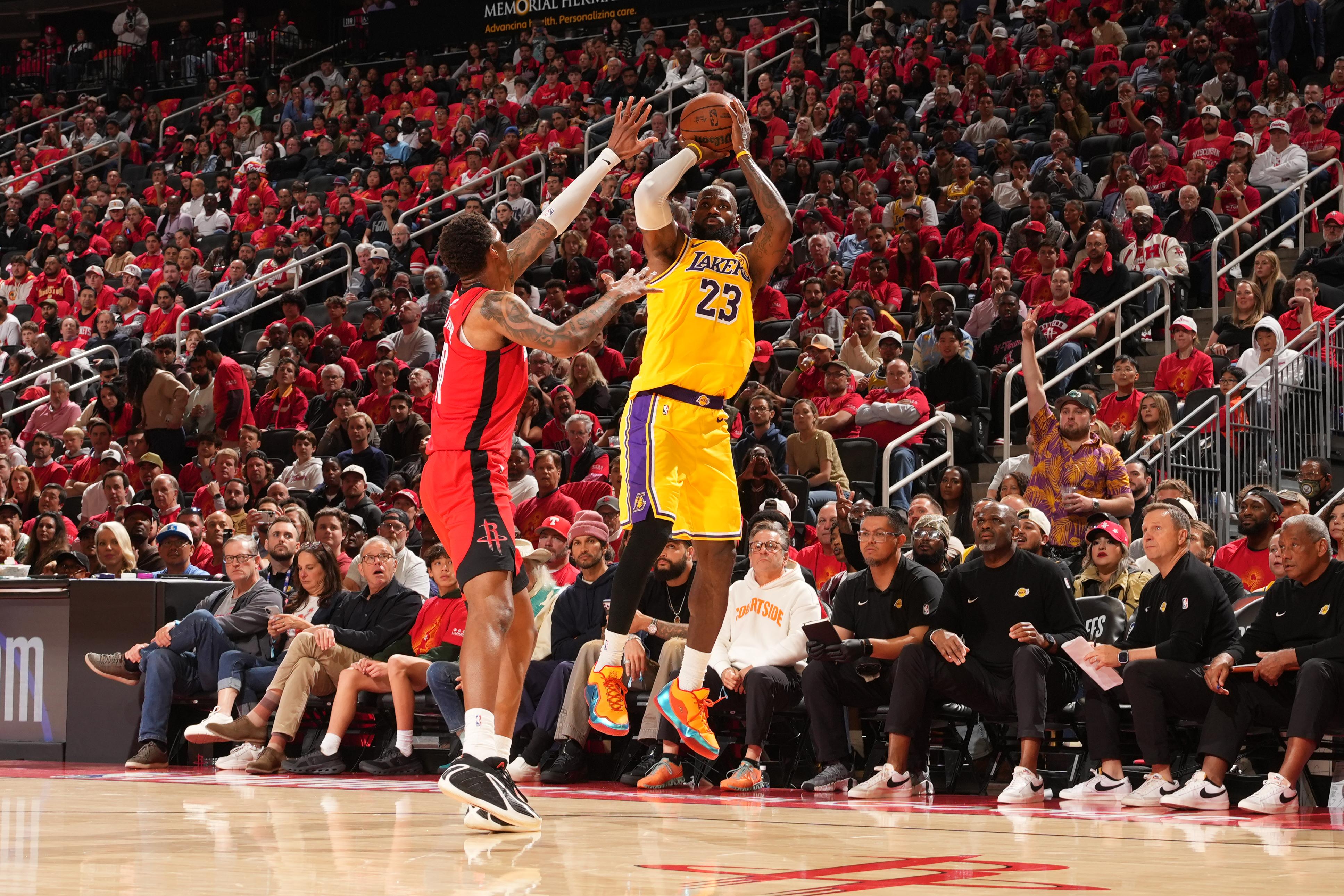 Lakers eliminate Rockets, advance to second round