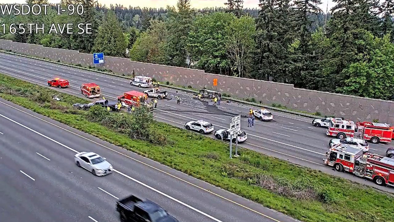 4 people injured in rollover crash blocking westbound I-90 in Bellevue