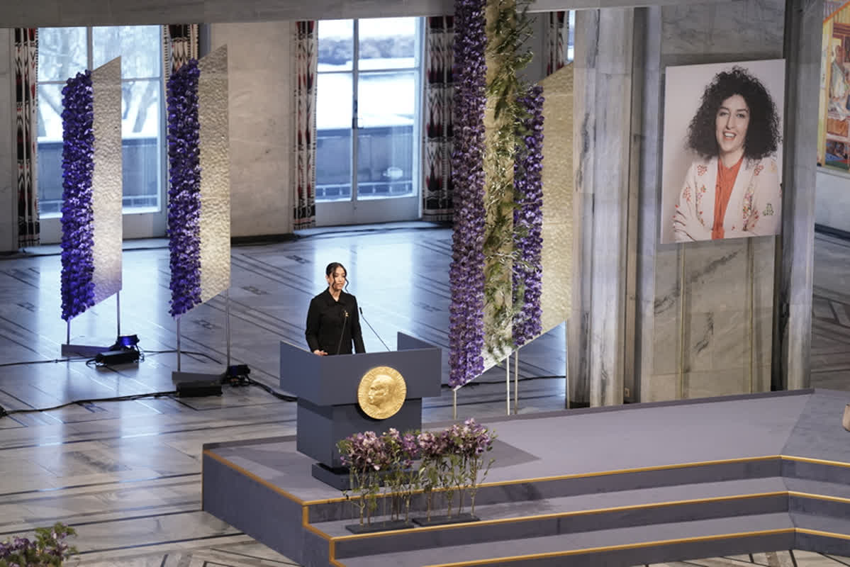이란 노벨평화상 수상자 모하마디, 수감 중 건강악화로 긴급 이송