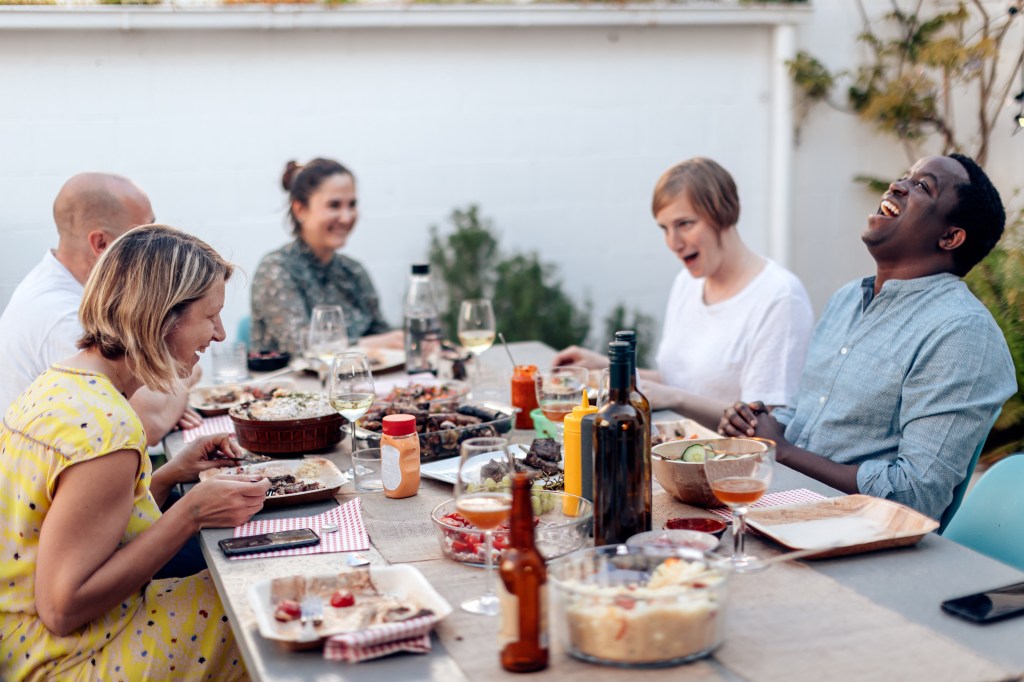 Dear Abby: Should I end a longtime friendship over her political social ...