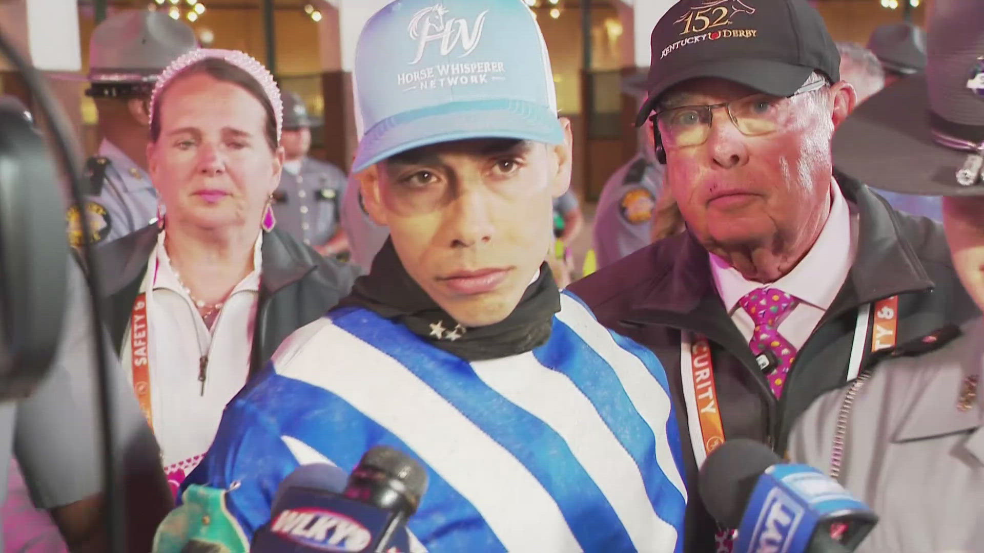 Kentucky Oaks 152: Always a Runner wins under the lights