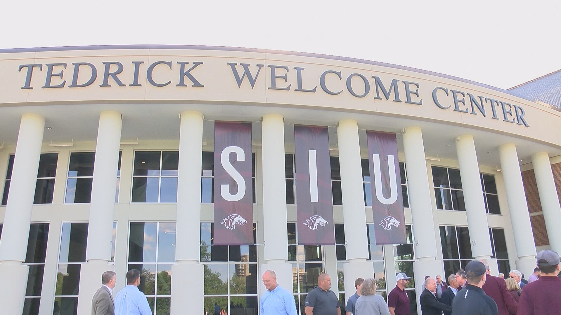 SIU holds Tedrick Welcome Center grand opening