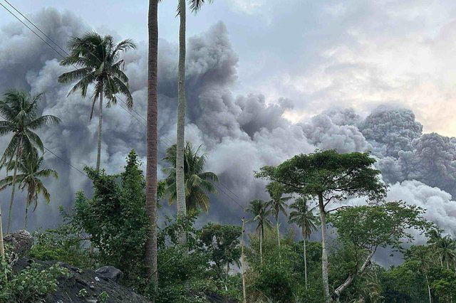 Ongoing pyroclastic current on Mayon Volcano, Phivolcs says