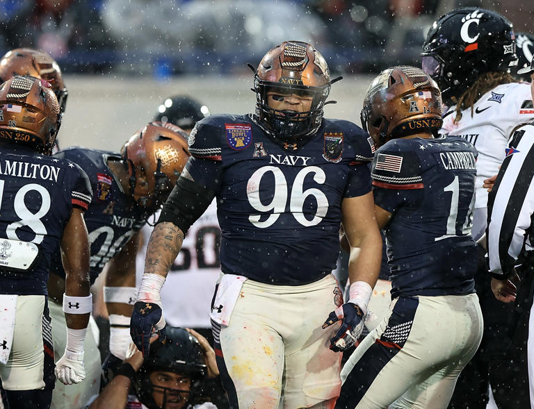 Bengals DT Landon Robinson utilizing military background in fight for ...