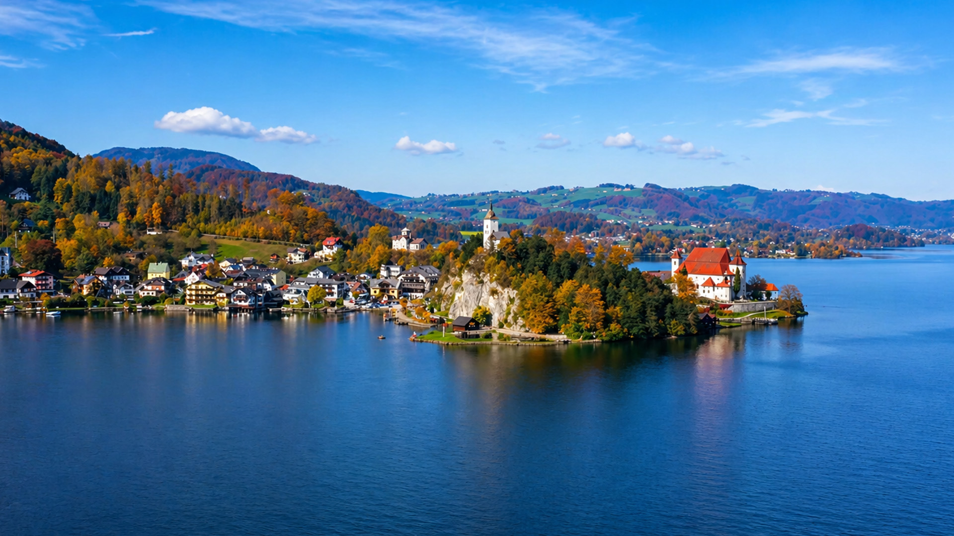 Un petit village caché au bord du lac
