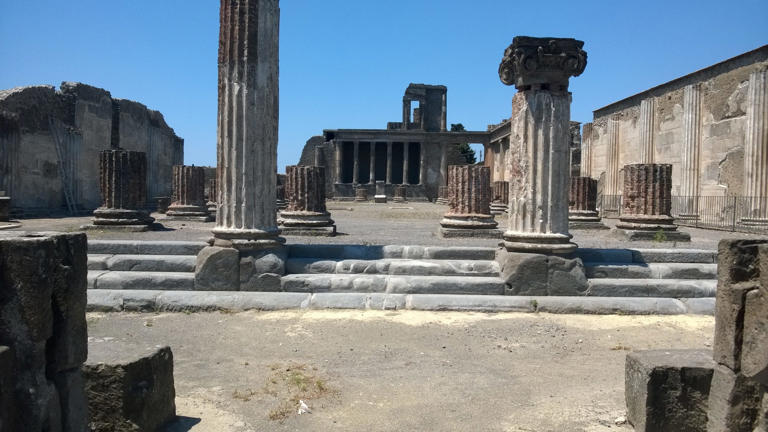 Αρχαιολόγοι αναπαρέστησαν τη φυγή θύματος από την έκρηξη του Βεζούβιου ...