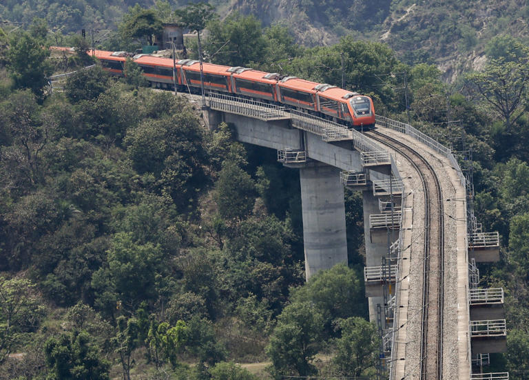 Jammu-Srinagar direct Vande Bharat Express begins commercial operation ...