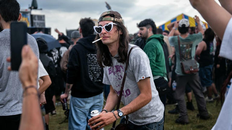 Thousands flock to illegal French rave despite explosives risk